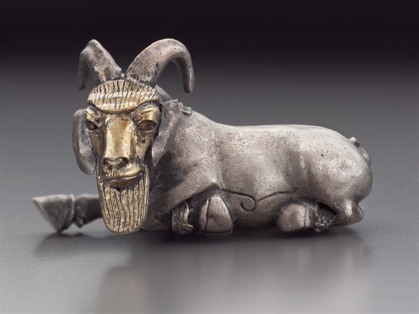 [OS] Figurine of mountain goat. Face gold-plated and also two attached ...